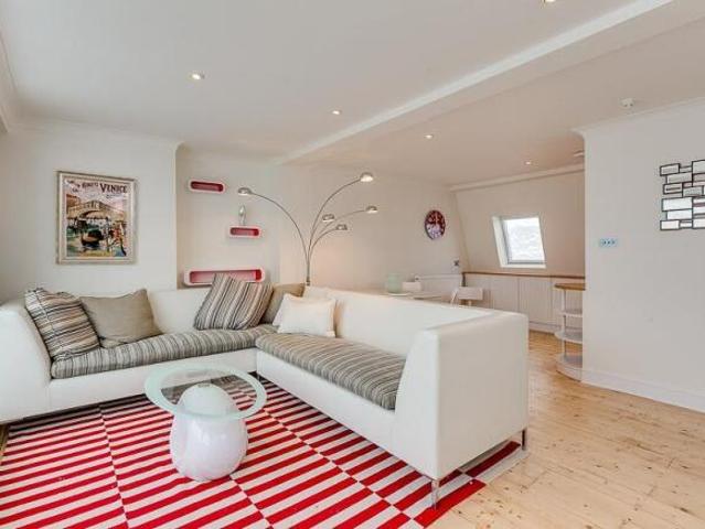 2 bedroom flat for rent in Maclise Road, London, W14