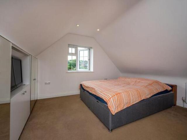 2 bedroom flat for rent in Madrid Road, Guildford, GU2