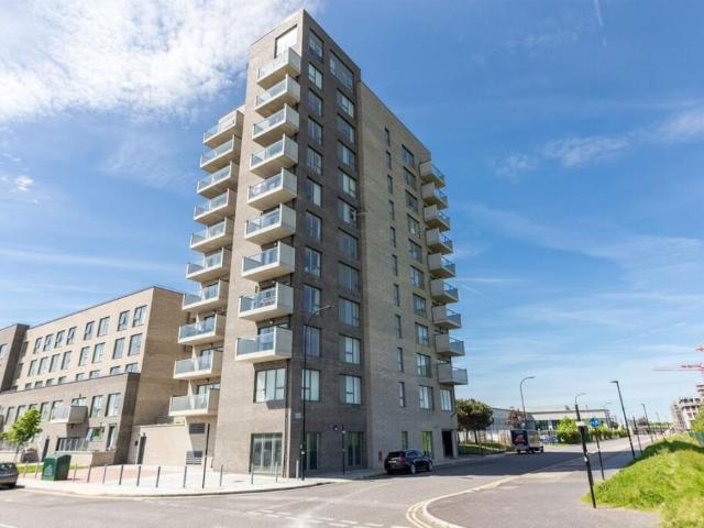 2 bedroom flat for rent in Magellan Boulevard, Gallions Reach, E16