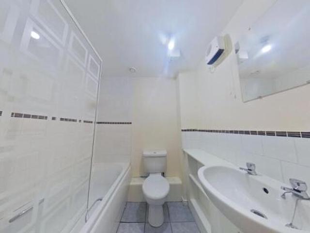 2 bedroom flat for rent in Main Street, Bridgeton, Glasgow, G40