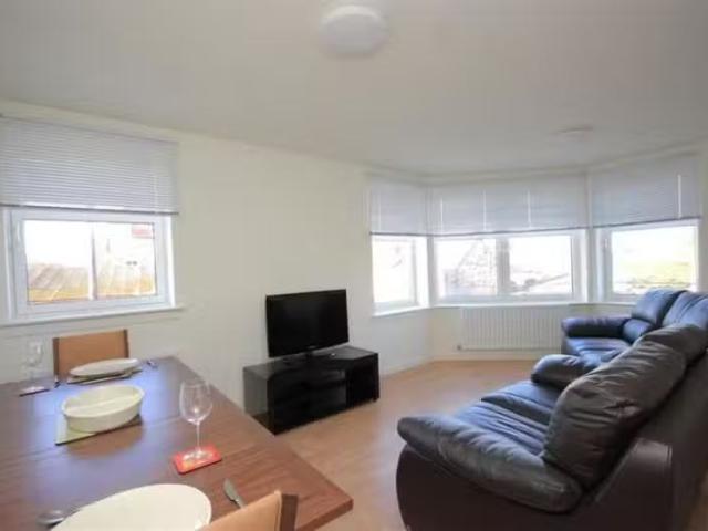 2 bedroom flat for rent in Main Street, Kirkliston, West Lothi.