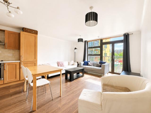 2 bedroom flat for rent in Maltings Close, London, E3