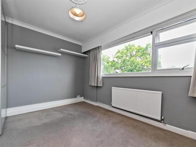 2 bedroom flat for rent in Malvern Close, St Albans, AL4
