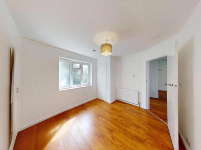 2 bedroom flat for rent in Malcolm Crescent, London, NW4