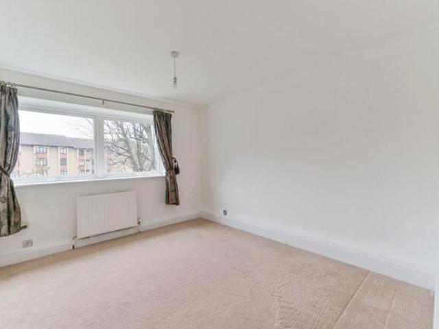2 bedroom flat for rent in Maldon Road, Wallington, SM6