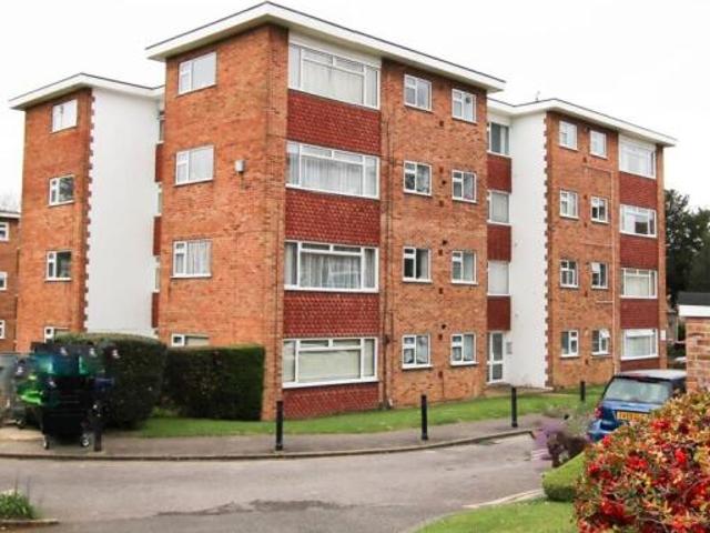 2 bedroom flat for rent in Maldon Road, Wallington, SM6