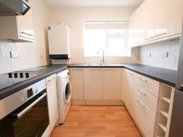 2 bedroom flat for rent in Maldon Road, Wallington, SM6