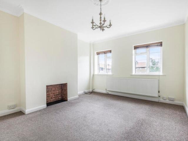 2 bedroom flat for rent in Malford Court, South Woodford, E18