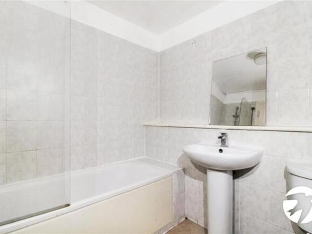 2 bedroom flat for rent in Maple Road, London, SE20