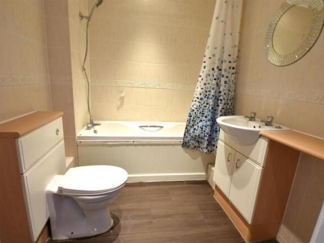 2 bedroom flat for rent in Maplehurst Close, Wilmington, Dartford, DA2