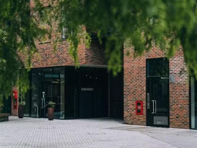 2 bedroom flat for rent in Martel Place, London, E8