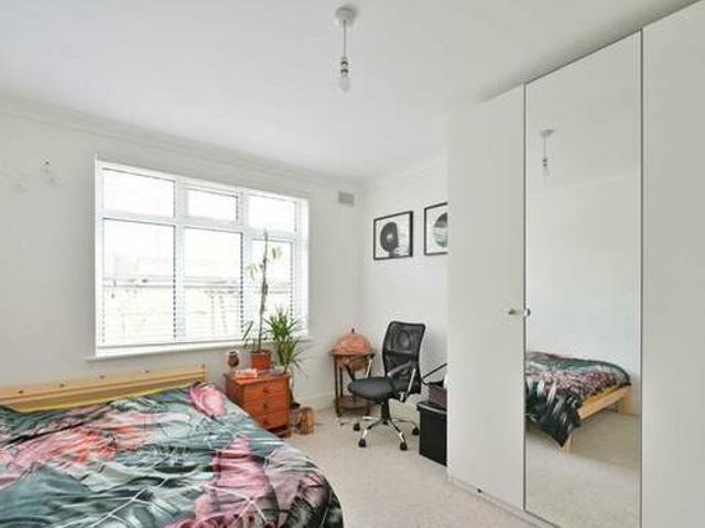2 bedroom flat for rent in Martin Way Raynes Park Morden SM4