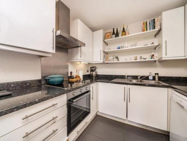 2 bedroom flat for rent in Mare Street, Broadway Market, E8