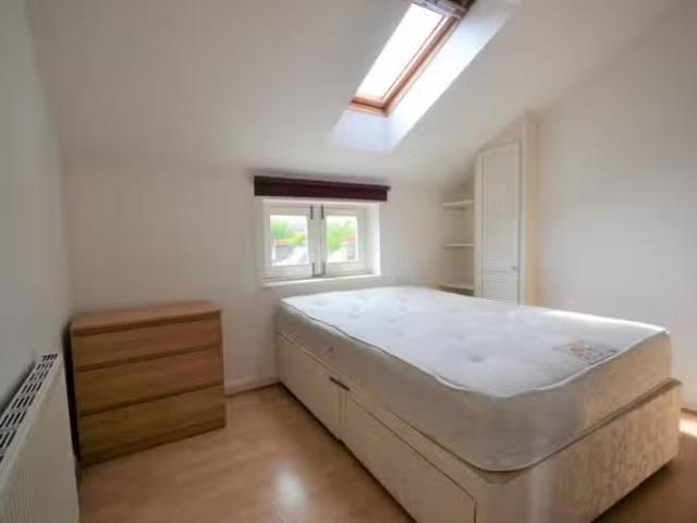 2 bedroom flat for rent in Mare Street, London, E8