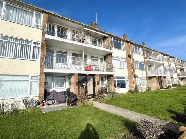 2 bedroom flat for rent in Marine Court, Marine Parade West, C.