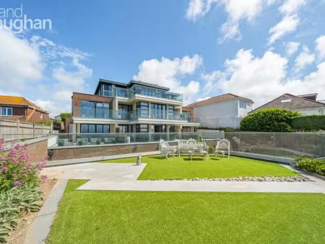2 bedroom flat for rent in Marine Drive, Rottingdean, Brighton.