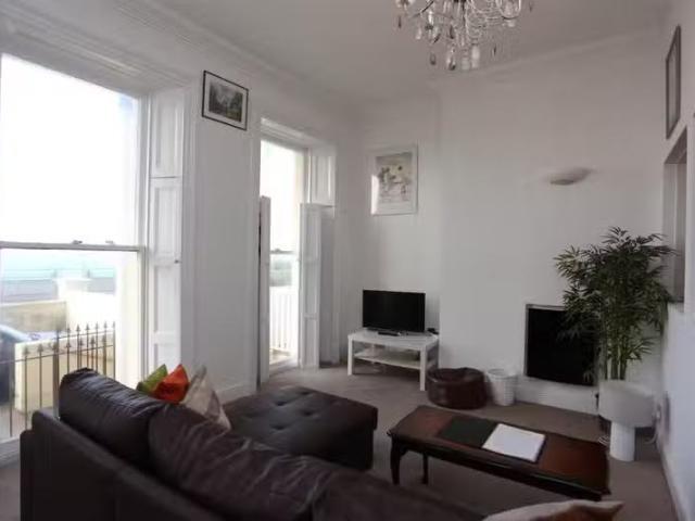 2 bedroom flat for rent in Marine Parade, Brighton, BN2