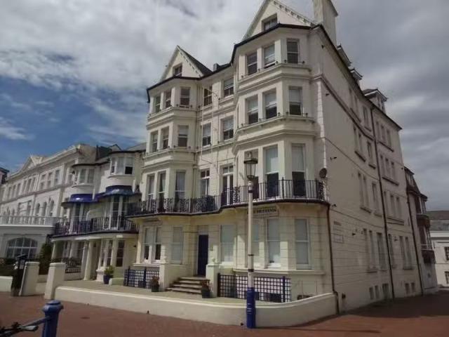 2 bedroom flat for rent in Marine Parade, Eastbourne, East Sus.