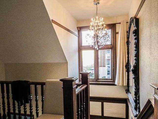 2 bedroom flat for rent in Marine Parade West CLACTONONSEA CO15