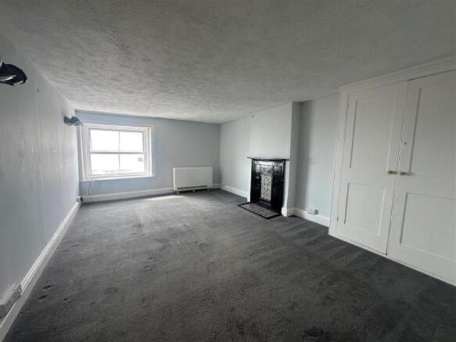 2 bedroom flat for rent in Marine Parade, Worthing, BN11