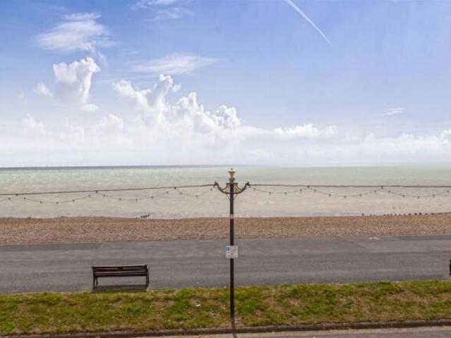 2 bedroom flat for rent in Marine Parade, Worthing, BN11