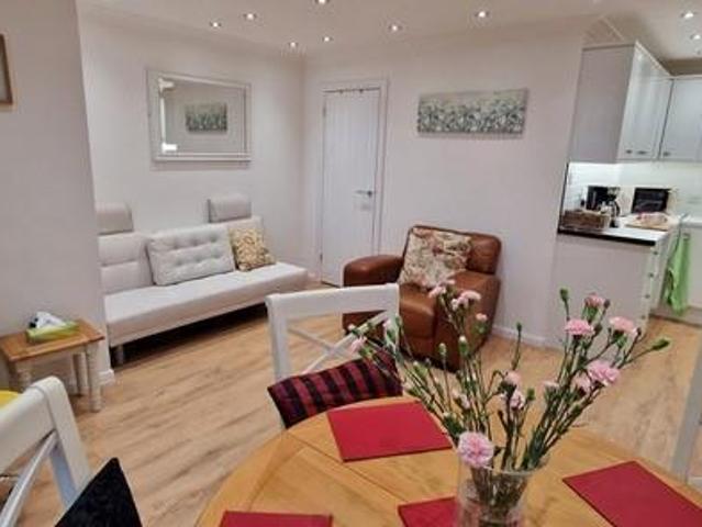 2 bedroom flat for rent in Marine Parade, Worthing, BN11