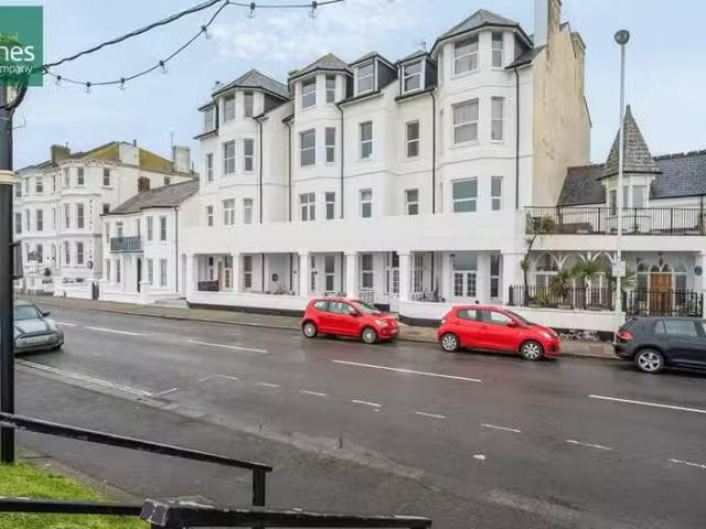 2 bedroom flat for rent in Marine Parade, Worthing, West Susin.