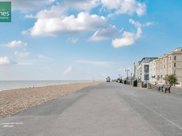 2 bedroom flat for rent in Marine Parade, Worthing, West Sussex, BN11