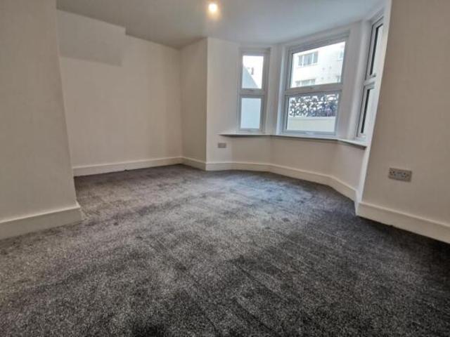 2 bedroom flat for rent in Marine Terrace, Folkestone, CT20