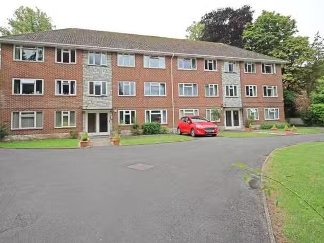 2 bedroom flat for rent in Marlborough Road, Westbourne, Bourn.