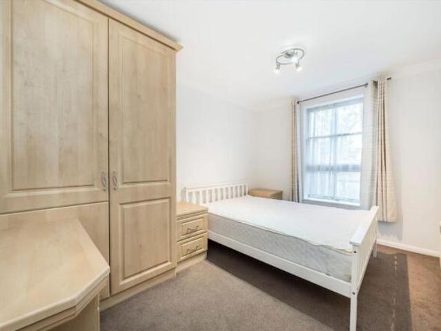 2 bedroom flat for rent in Marlowe Gardens, London, SE9