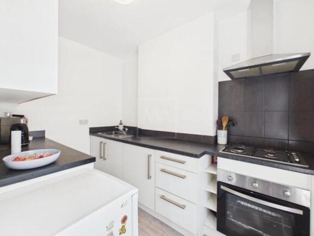 2 bedroom flat for rent in Marsh House Lane, Warrington, WA1