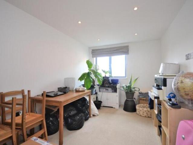 2 bedroom flat for rent in Masons Hill Bromley BR2