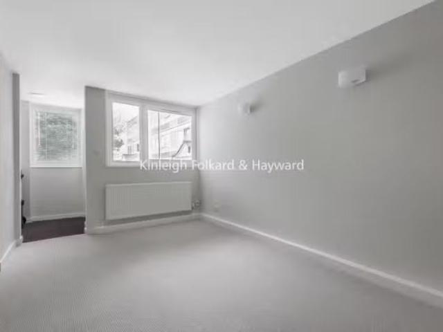 2 bedroom flat for rent in Masons Hill Bromley BR2