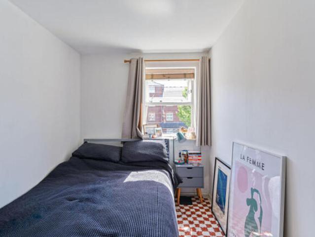 2 bedroom flat for rent in Massingberd Way, Tooting, London, SW17