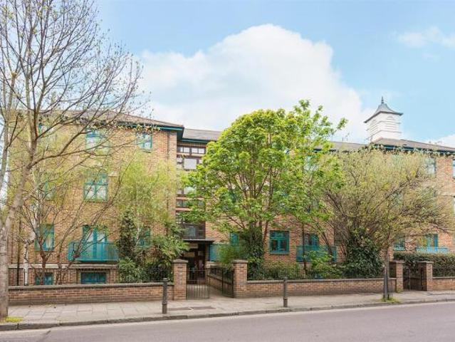 2 bedroom flat for rent in Matthias Road, London, N16