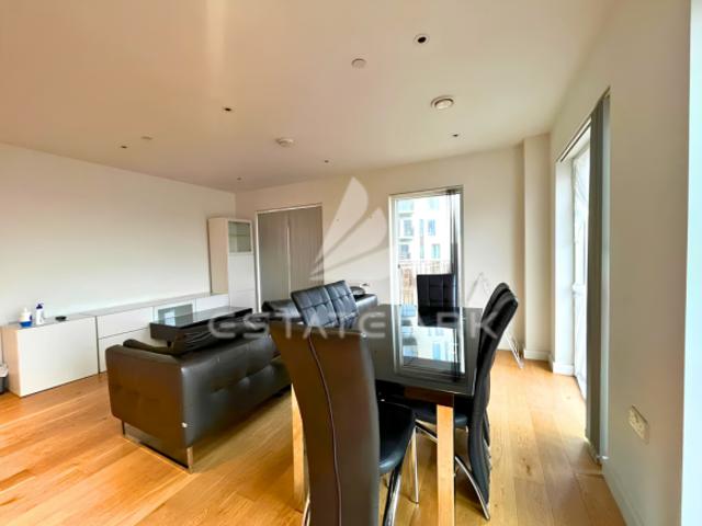 2 bedroom flat for rent in Maud Street, London, E16