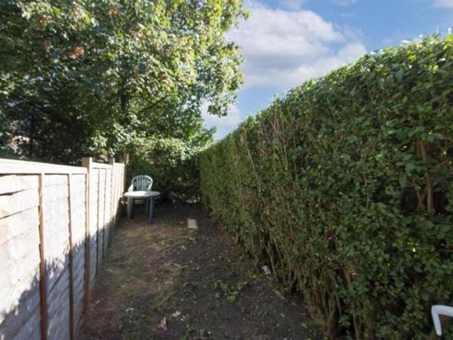 2 bedroom flat for rent in Maybury Street, Tooting, SW17