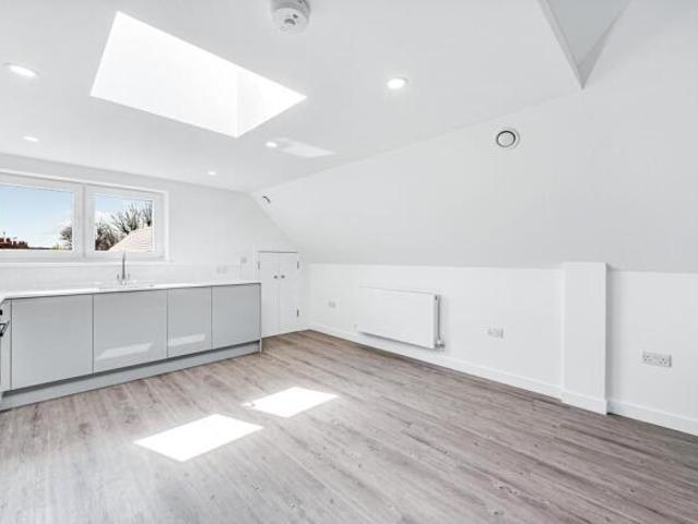 2 bedroom flat for rent in Mayfield Avenue, Ealing, London, W13 9UP, W13