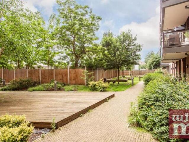 2 bedroom flat for rent in Maypole Court, Mile End, E3