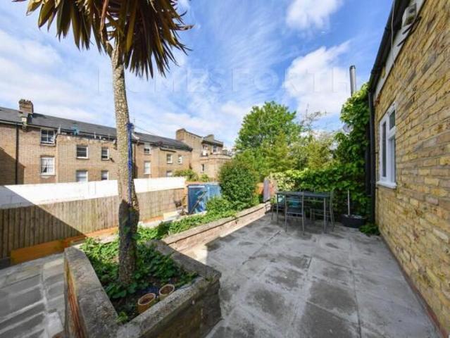 2 bedroom flat for rent in Mazenod Avenue, West Hampstead, NW6