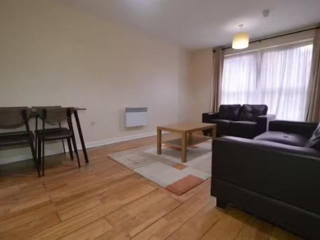 2 bedroom flat for rent in Memorial Heights, Monarch Way, Ilfo.