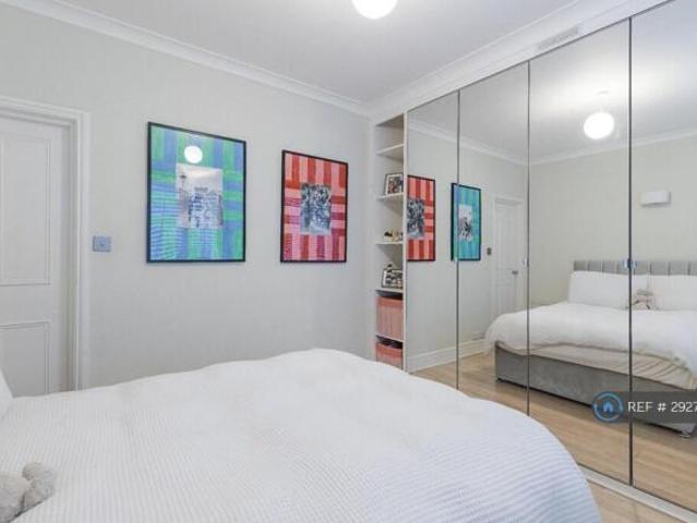 2 bedroom flat for rent in Meath Street, London, SW11