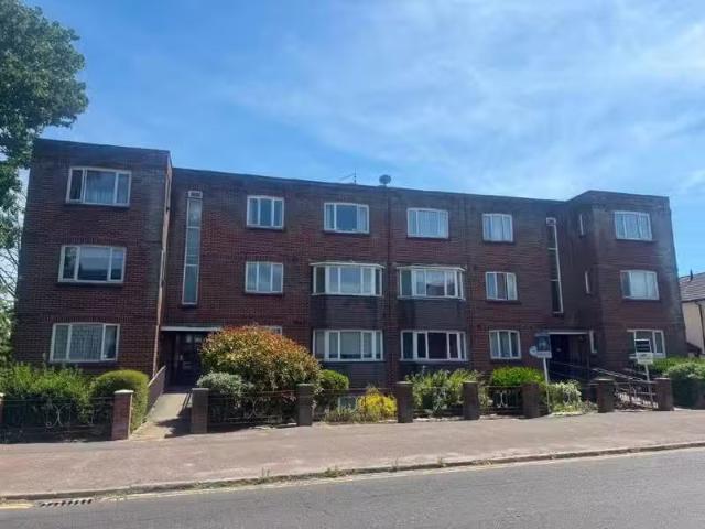 2 bedroom flat for rent in Meadow Court, Wimborne Road, Bourne.