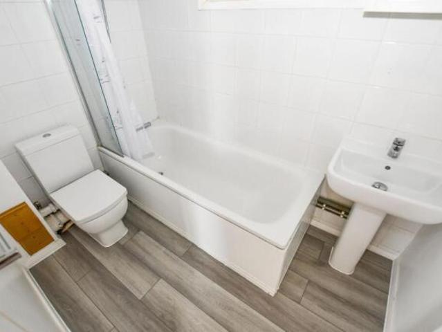 2 bedroom flat for rent in Meadow Close, London Colney, AL2