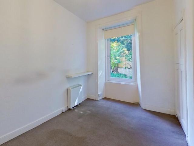 2 bedroom flat for rent in Meadowbank Crescent, Edinburgh, EH8