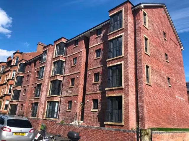 2 bedroom flat for rent in Meadowpark Street, Dennistoun, Glas.