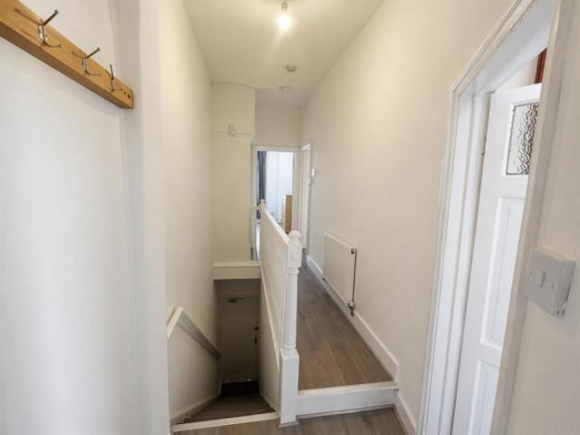 2 bedroom flat for rent in Meads Road, N22