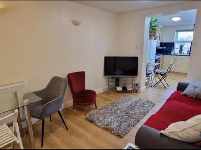 2 bedroom flat for rent in Meanwood Road, Leeds, LS6