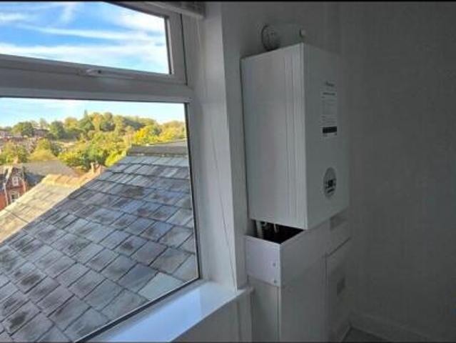 2 bedroom flat for rent in Meanwood Road, Leeds, LS6